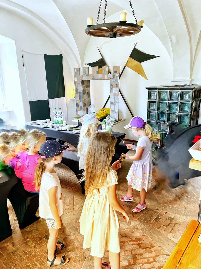 Kindergeburtstag Auf Einer Burg